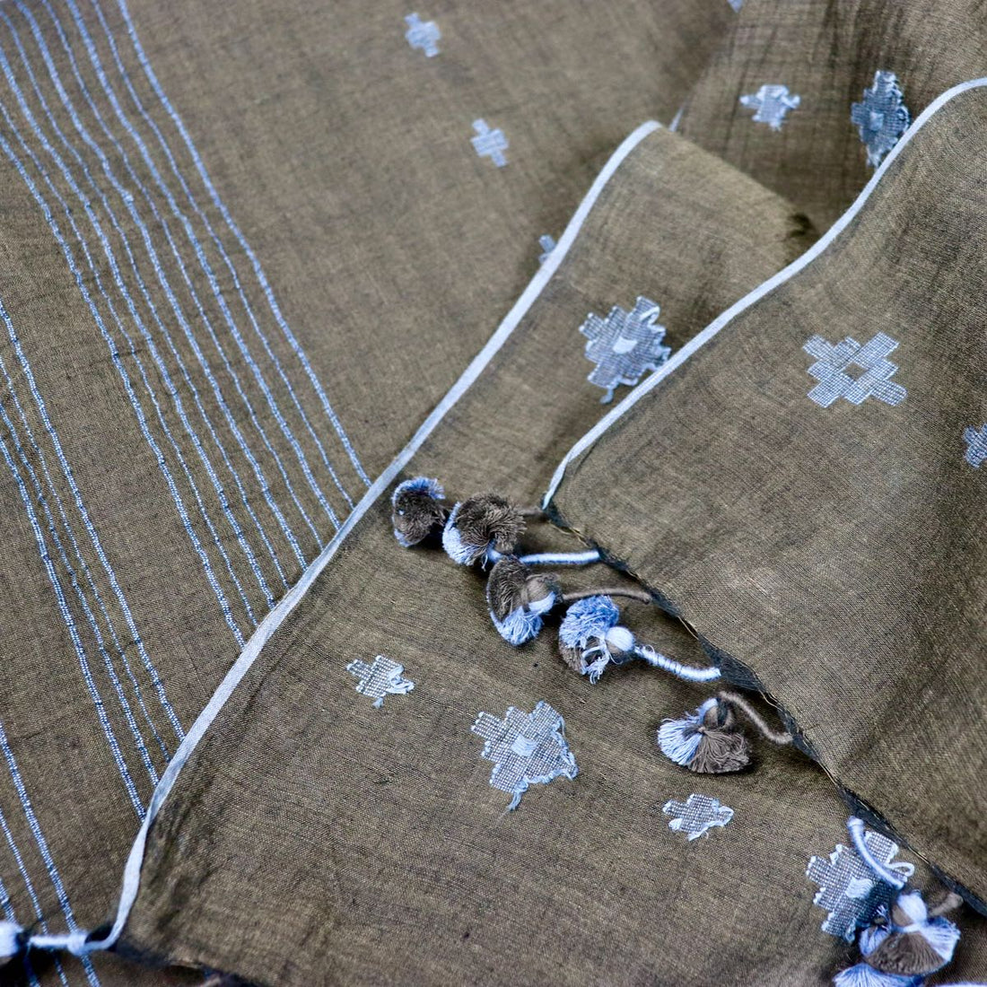 Plumbeous Handloom Jamdani Scarf – Loom and Stars