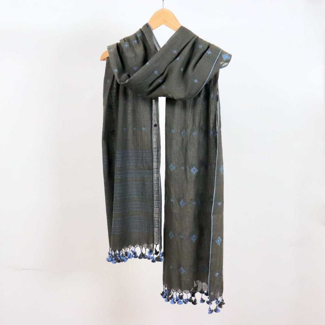 Plumbeous Handloom Jamdani Scarf – Loom and Stars